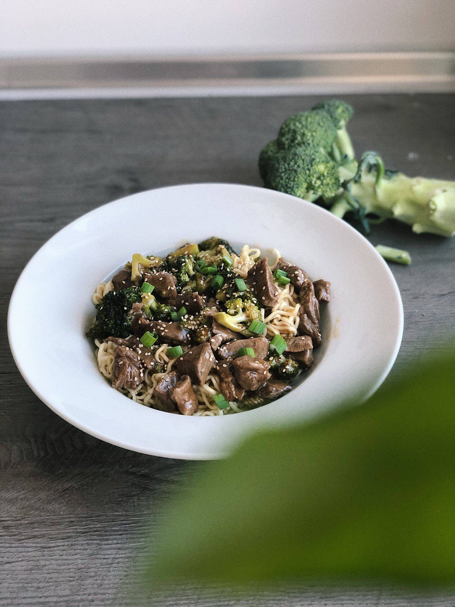 Ramen mit Brokkoli und Rindfleisch - IMPROVISE. ADAPT. COOK.